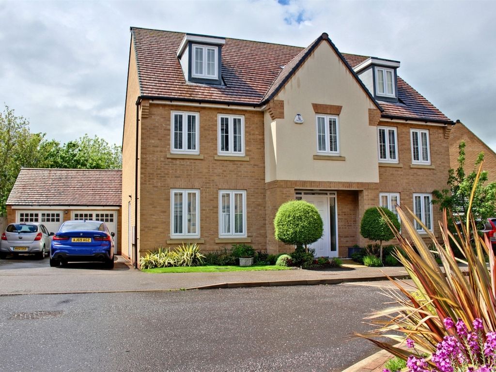 5 bed detached house for sale in Trinity Way, Papworth Everard ...