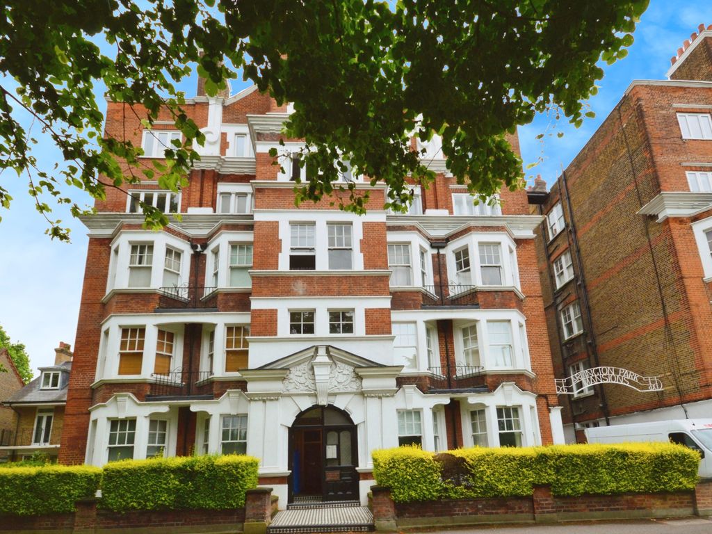 2 bed flat for sale in Sutton Lane North, London W4, £500,000 - Zoopla