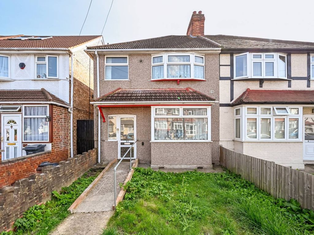 3 Bed Semi Detached House For Sale In Taunton Avenue Hounslow Tw3 £