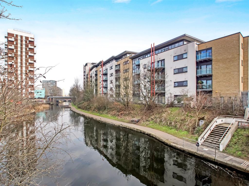 1 bed flat for sale in Tequila Wharf, Commercial Road, London E14, £ ...