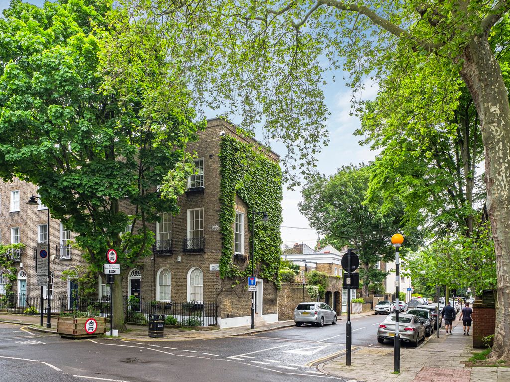 3 bed end terrace house for sale in Halton Road, Islington N1, £ ...