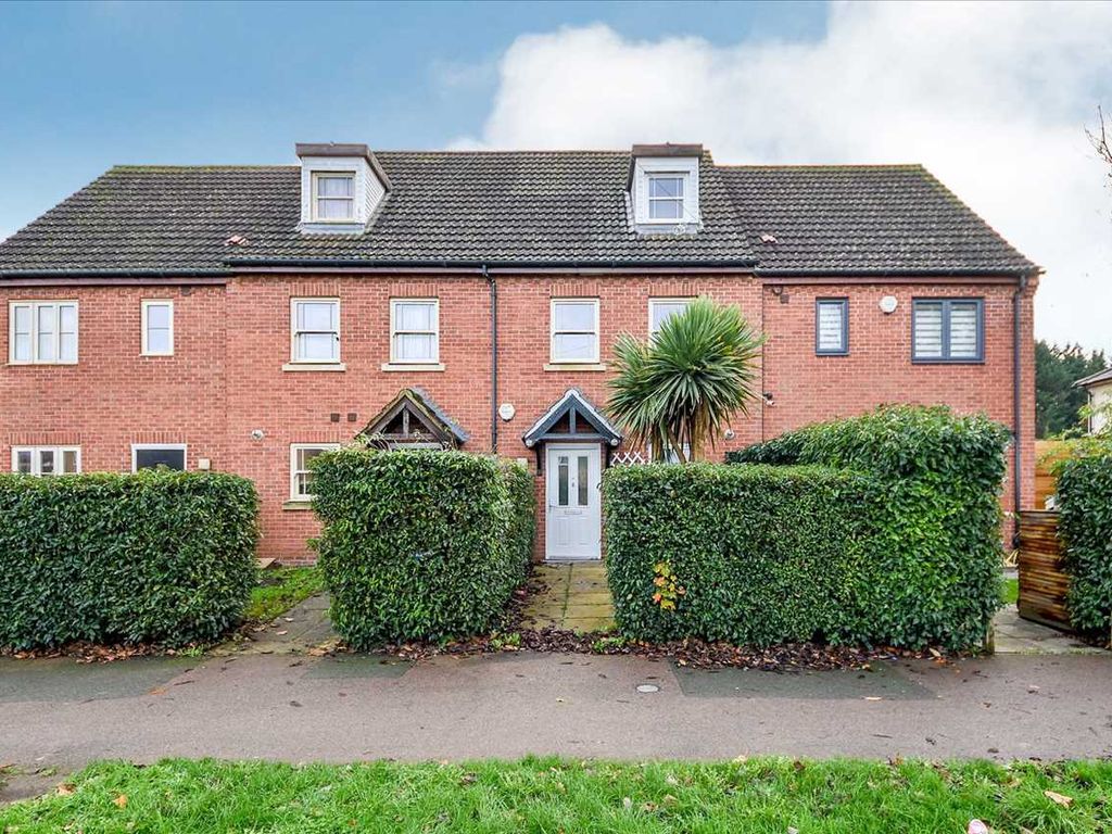 3 bed terraced house for sale in Irthlingborough Road, Wellingborough ...