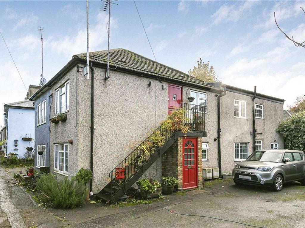 2 bed flat for sale in Manor Place, Staines TW18 - Zoopla