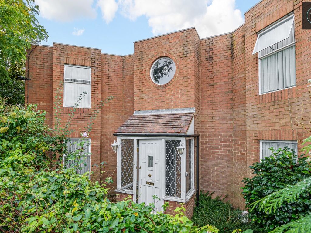 3 Bed Terraced House For Sale In Anworth Close Woodford Green Essex