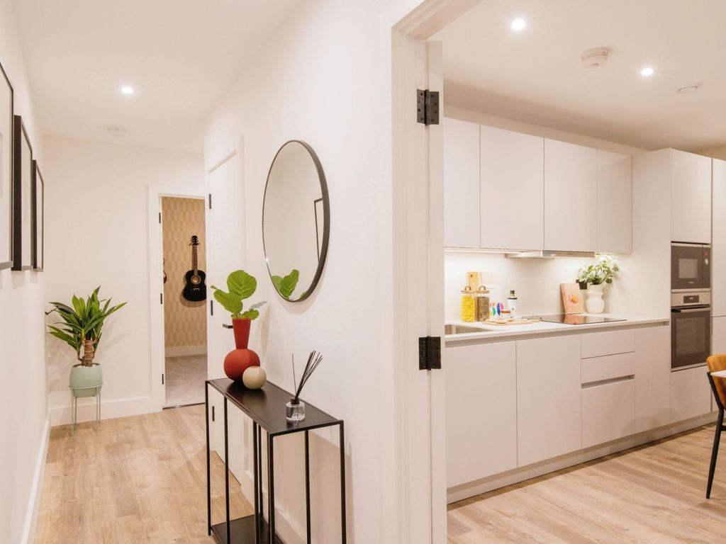 New home, 2 bed flat for sale in London Square Croydon, Croydon CR0, £ ...
