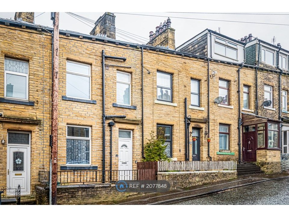 Room to rent in Albert Road, Sowerby Bridge HX6, £550 pcm - Zoopla