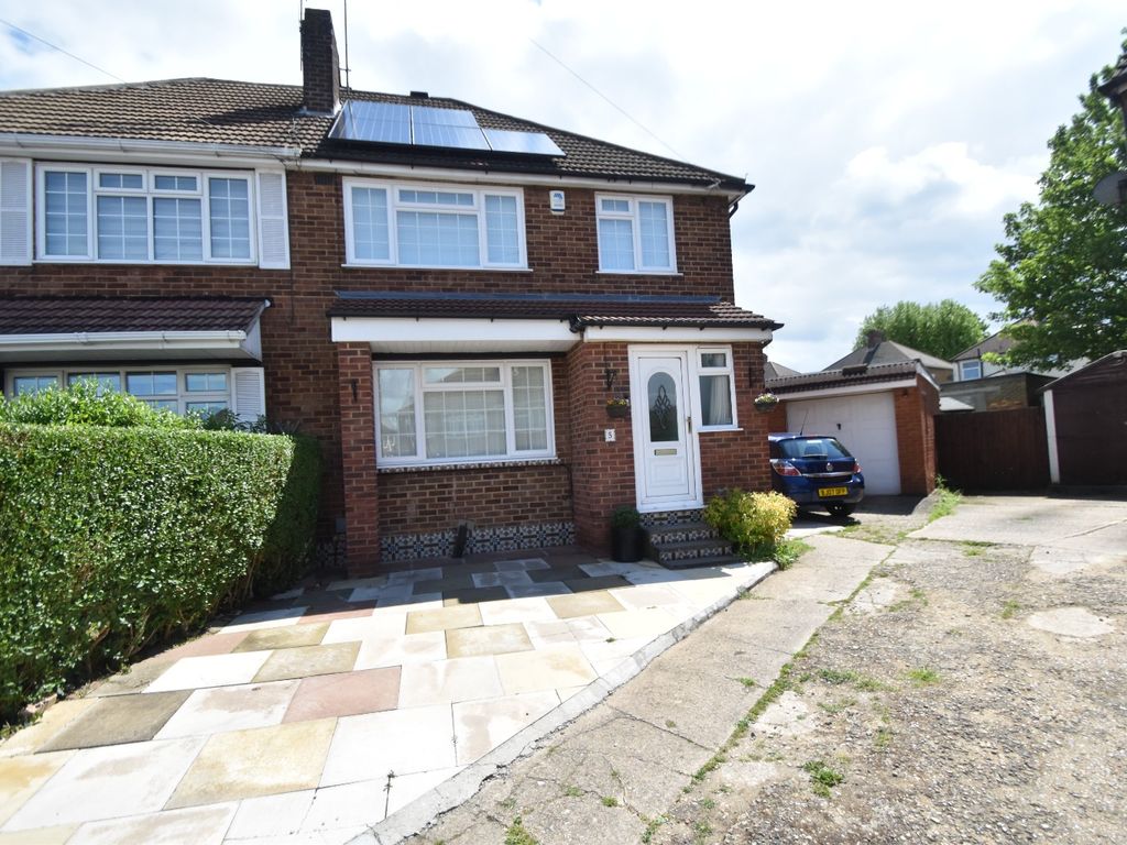 3 Bed Semi Detached House To Rent In Downlands Luton Bedfordshire Lu3