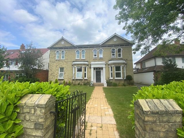 2 bed flat to rent in Coombe Lane, Raynes Park, London SW20, £2,000 pcm ...