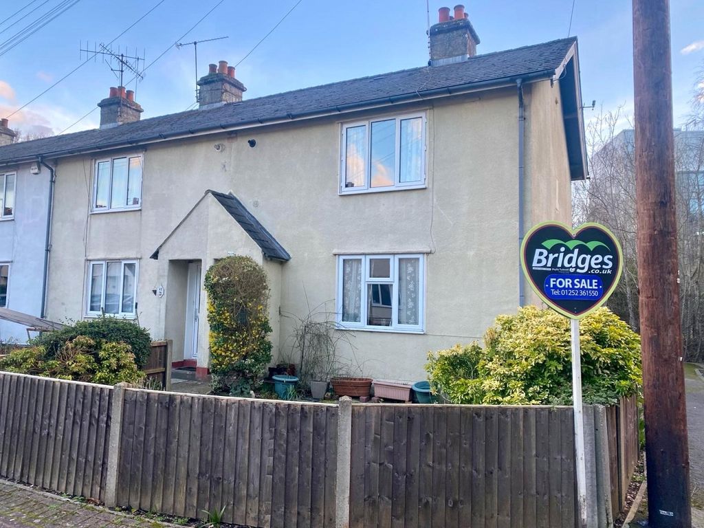 2 Bed End Terrace House For Sale In Pinehurst Avenue Farnborough
