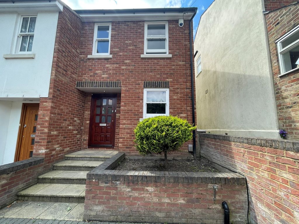 2 bed semi-detached house to rent in High Street, London Colney AL2, £ ...