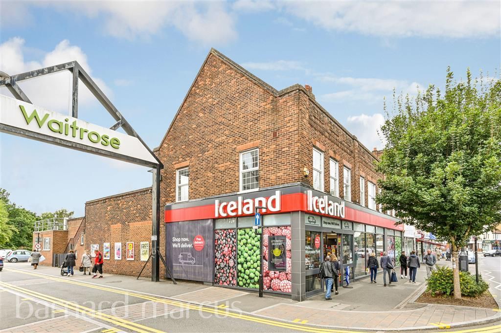 2 bed flat to rent in Central Road, Worcester Park KT4, £1,450 pcm - Zoopla