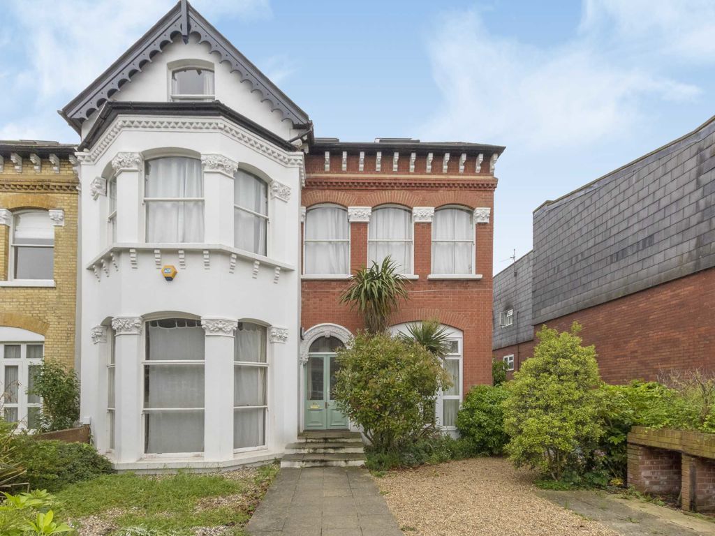 1 bed flat to rent in Mount Nod Road, London SW16, £1,500 pcm - Zoopla