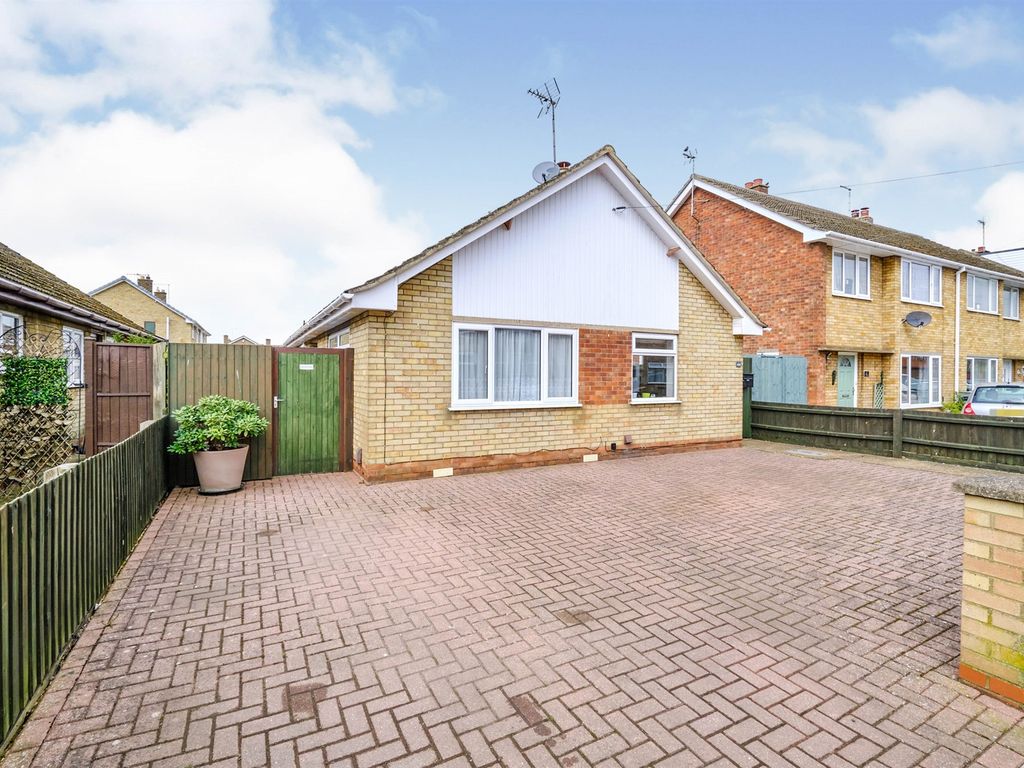 4 Bed Detached Bungalow For Sale In Hallcroft Road Whittlesey