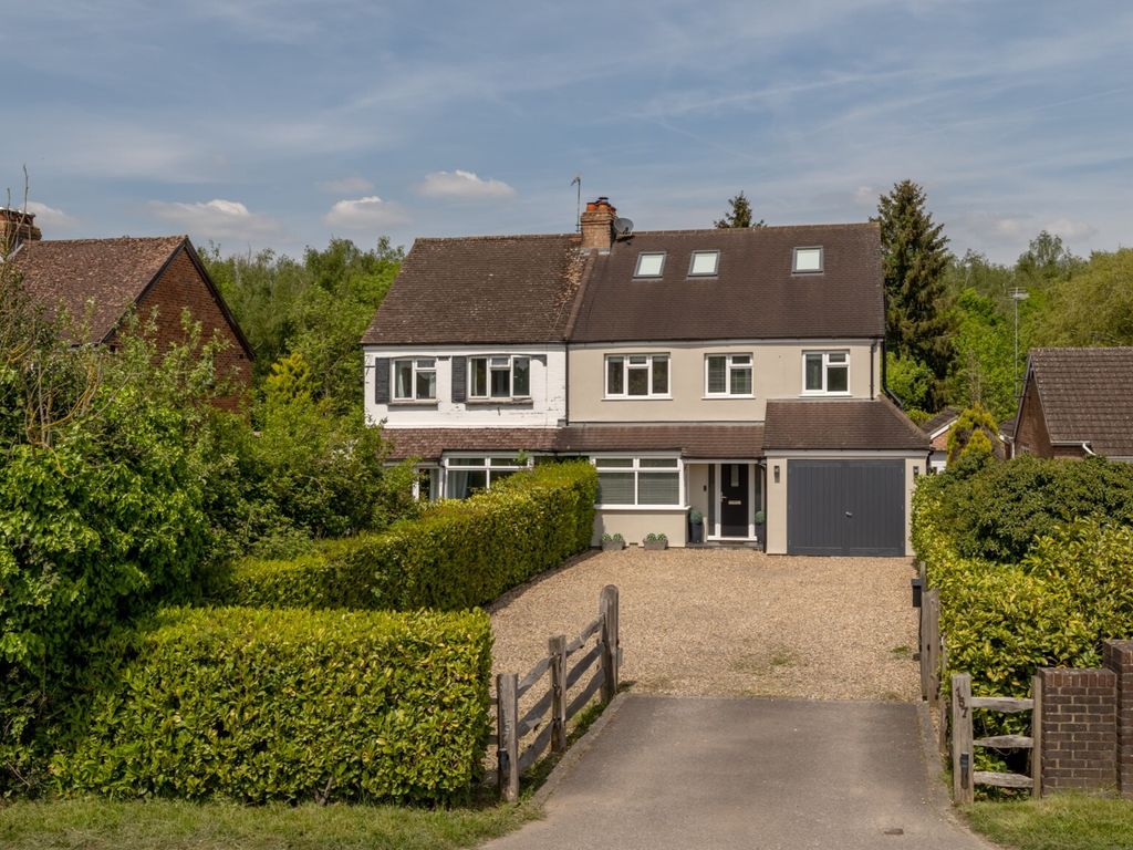 4 bed semi-detached house for sale in Smallfield Road, Horley RH6, £ ...