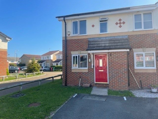 2 bed end terrace house to rent in Palace Close, Slough SL1, £1,650 pcm ...