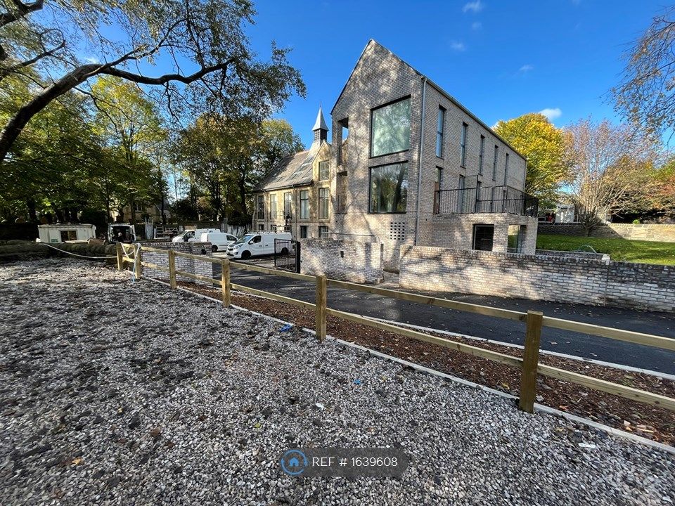 4 bed flat to rent in Lea Gate, Bolton BL2 - Zoopla