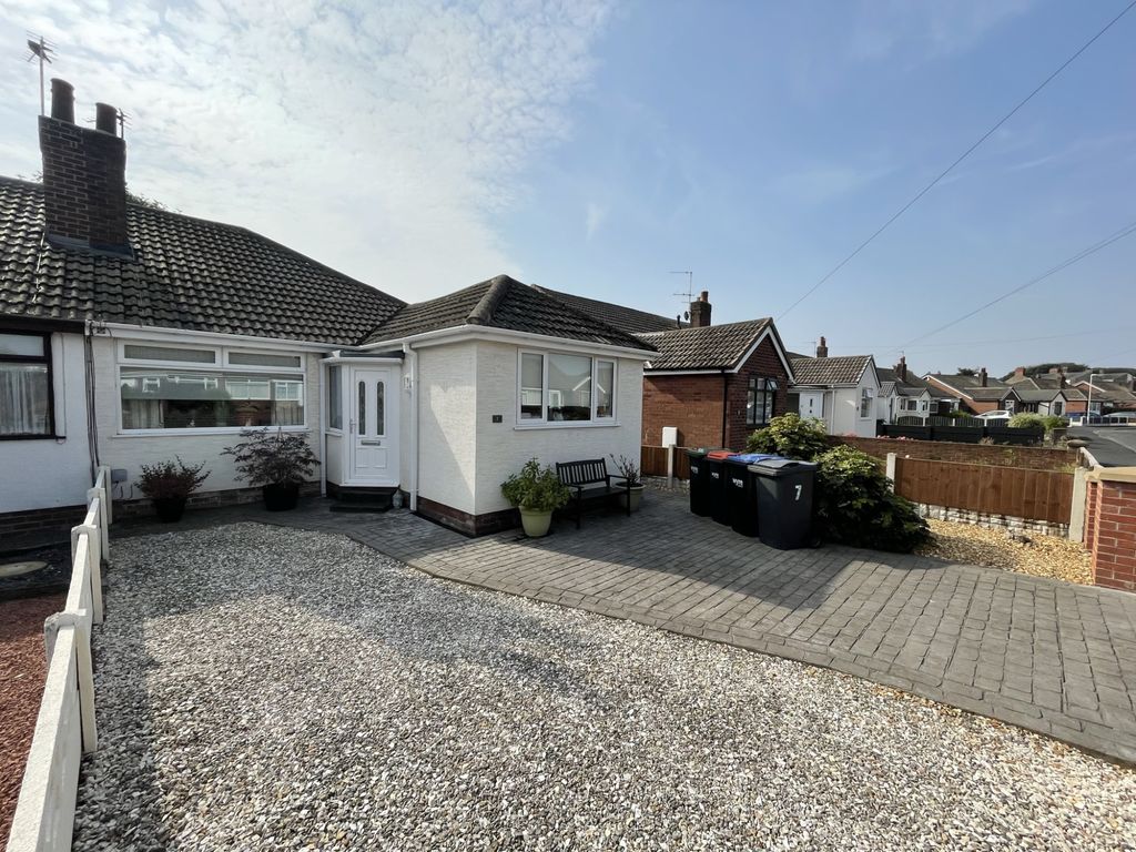 2 Bed Bungalow For Sale In Coniston Avenue Knott End On Sea