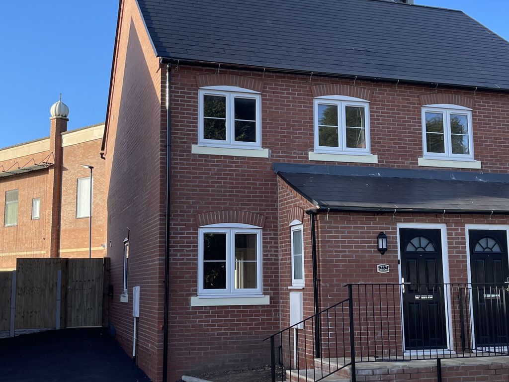 3 Bed Semi Detached House To Rent In 228 Sandwell Street Walsall Ws1