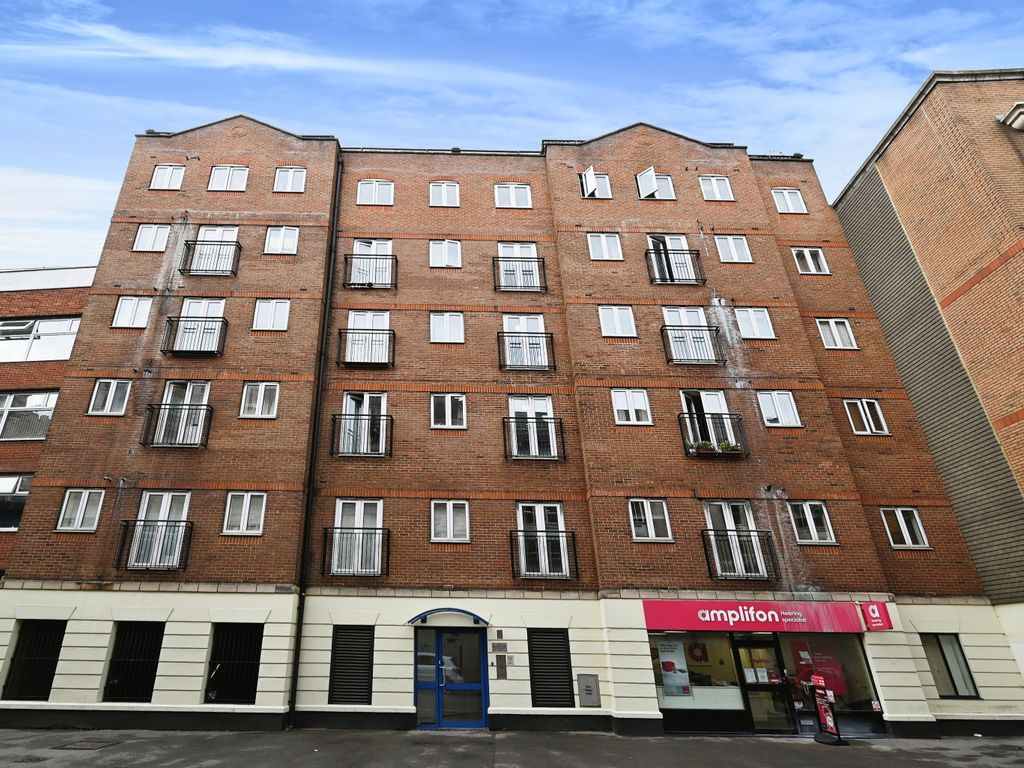 2 bed flat for sale in Cheapside, Reading RG1, £265,000 - Zoopla