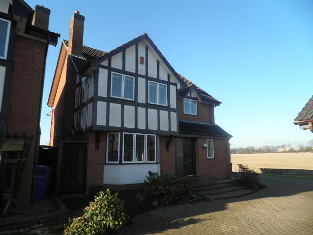 4 Bed Detached House To Rent In Moat Drive Drayton Bassett Tamworth