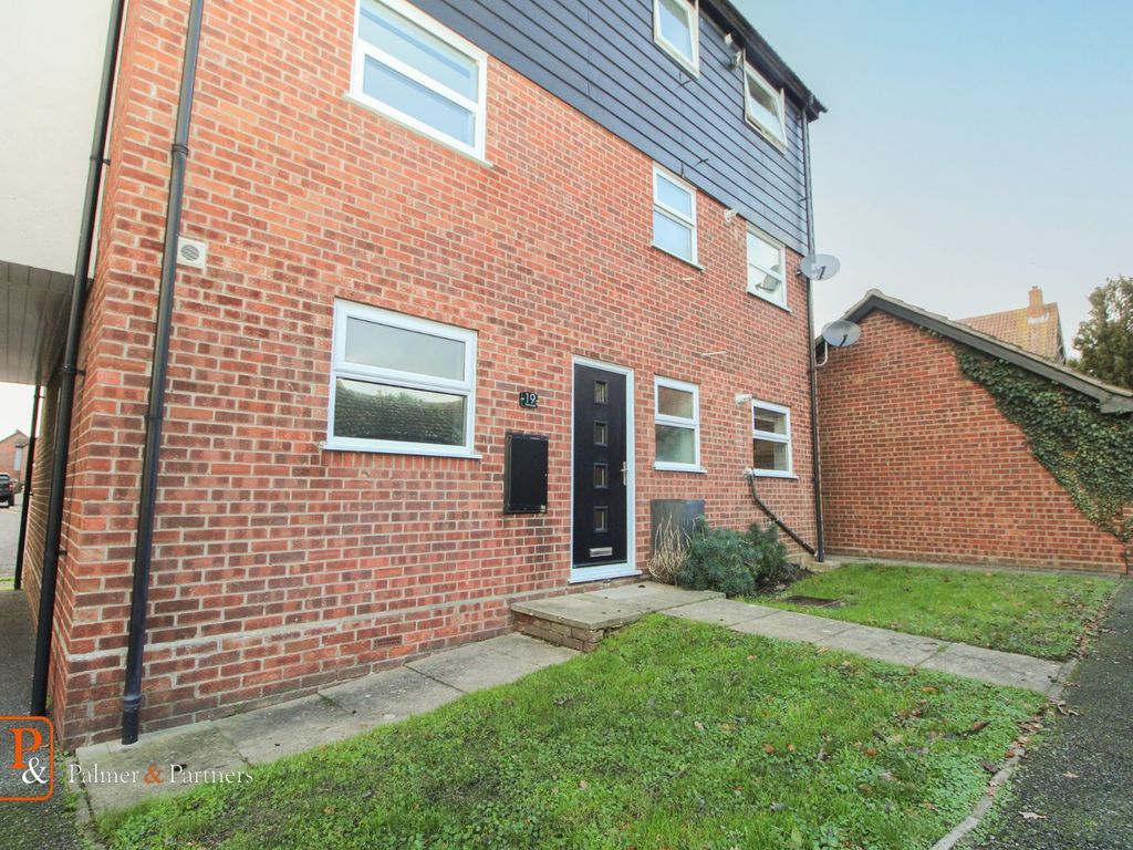 2 bed maisonette to rent in Stonecrop, Colchester, Essex CO4 - Zoopla