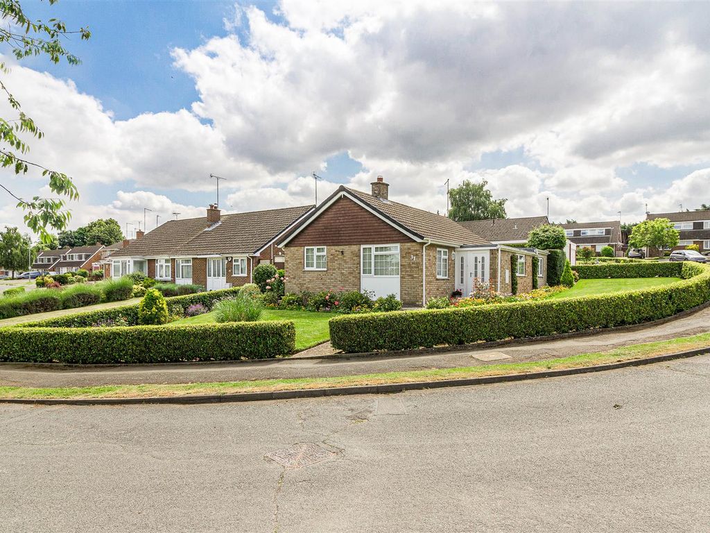 3 bed detached bungalow for sale in Roche Way, Wellingborough NN8, £ ...