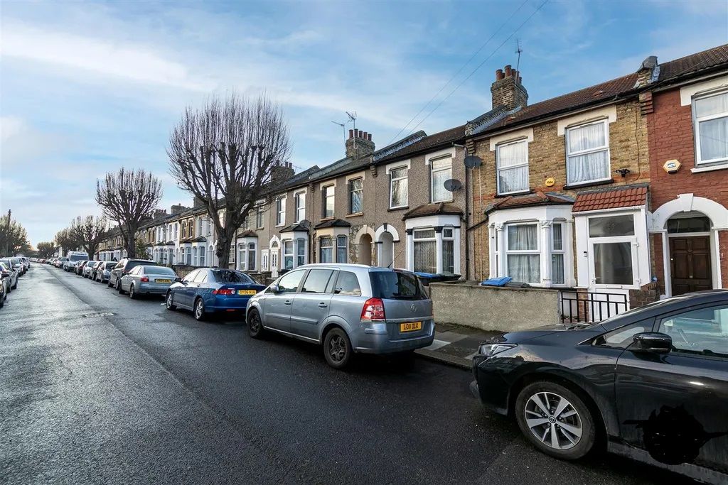 3 bed terraced house to rent in Haslebury Road, London N18 - Zoopla