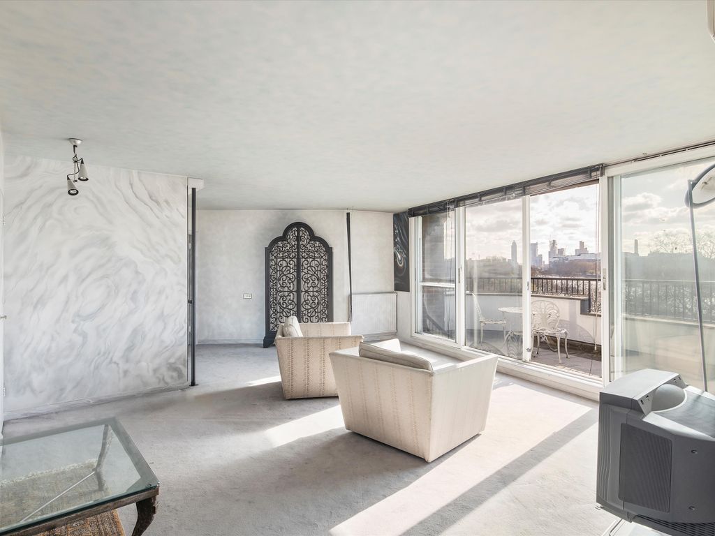 1 bed flat for sale in Pier House, 31 Cheyne Walk, Chelsea, London SW3 ...