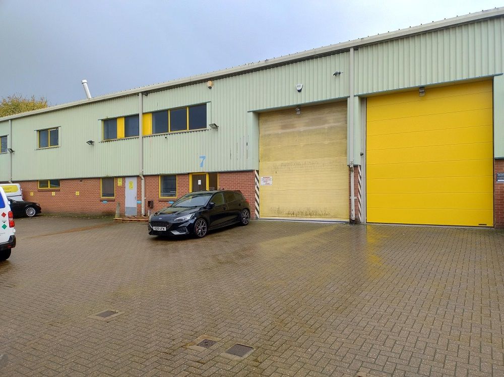 Industrial to let in 7 Woodside Ind Estate, Works Road, Letchworth ...