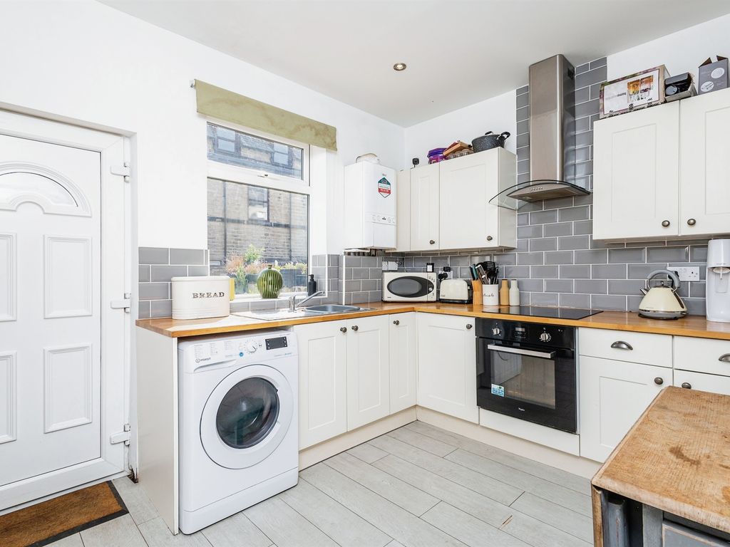 2 bed terraced house for sale in Aylesbury Street, Keighley BD21 - Zoopla