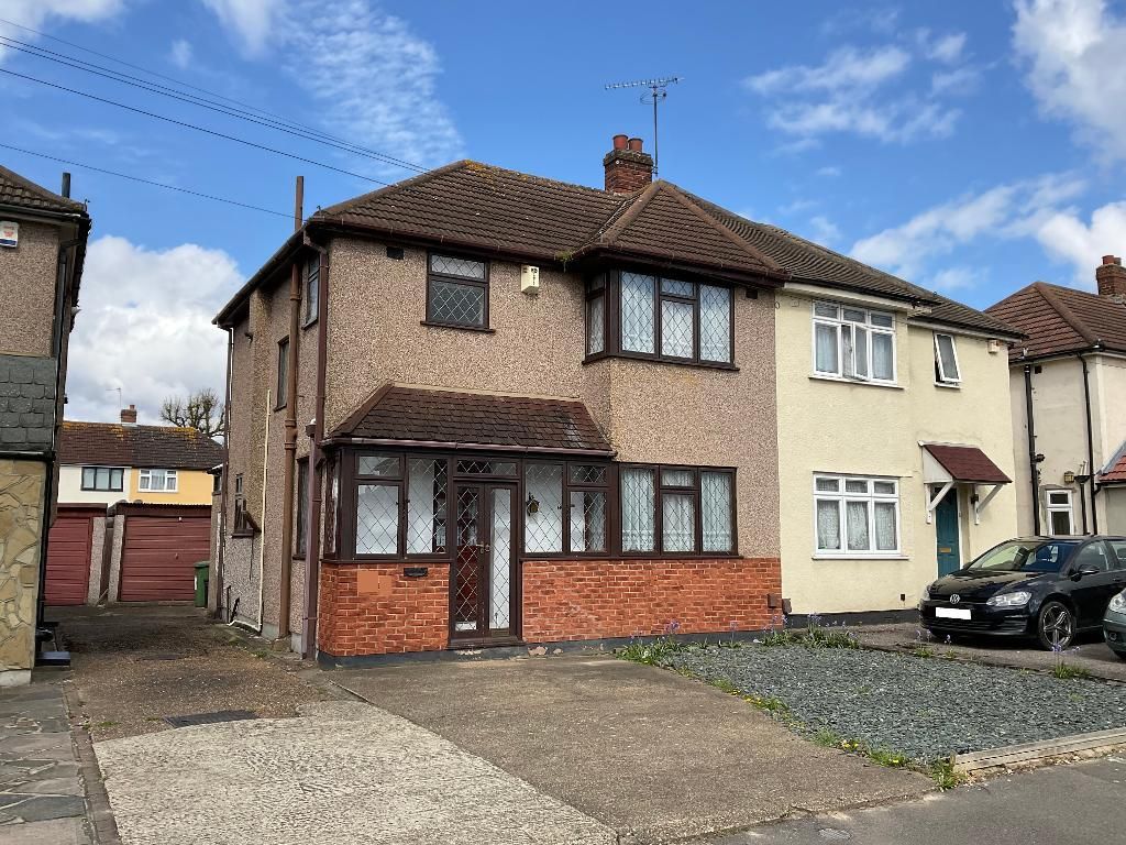 3 Bed Semi Detached House For Sale In South End Road Hornchurch Essex