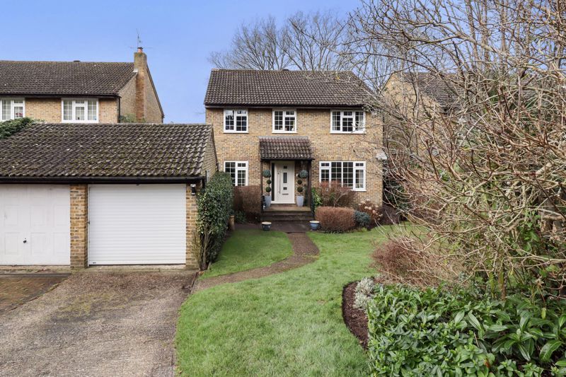 4 Bed Detached House For Sale In Sutherland Chase Ascot Sl5 £975 000