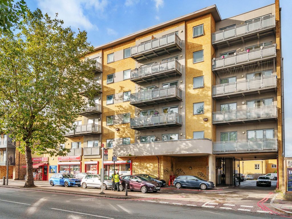 2 bed flat for sale in London Road, Gala Court CR7, £300,000 - Zoopla
