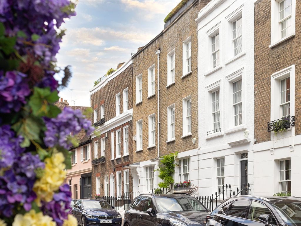 4 bed terraced house for sale in Cheyne Row, London SW3 - Zoopla