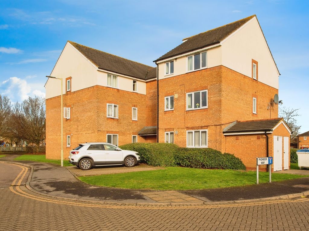 2 bed flat for sale in Crusader Way, Watford WD18, £270,000 - Zoopla