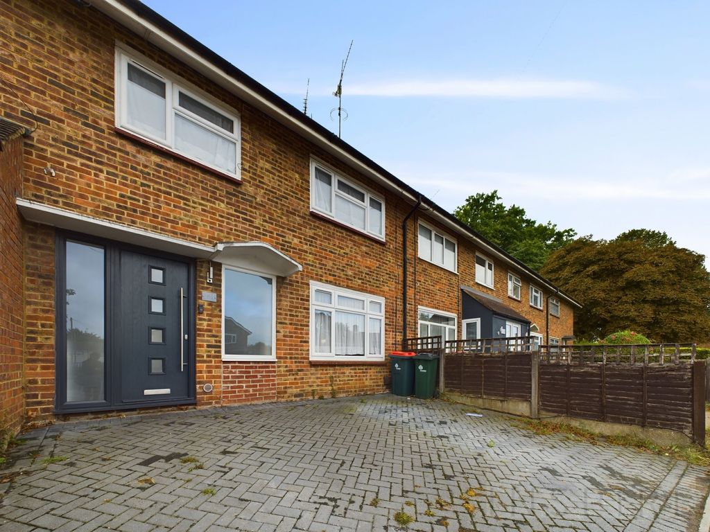 3 bed terraced house to rent in Ashdown Drive, Crawley RH10, £1,800 pcm ...