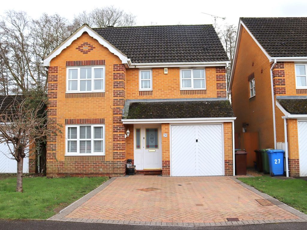 4 bed detached house for sale in Wisley Gardens, Farnborough GU14, £ ...