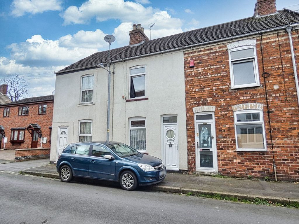 3 bed terraced house for sale in Portland Terrace, Gainsborough ...