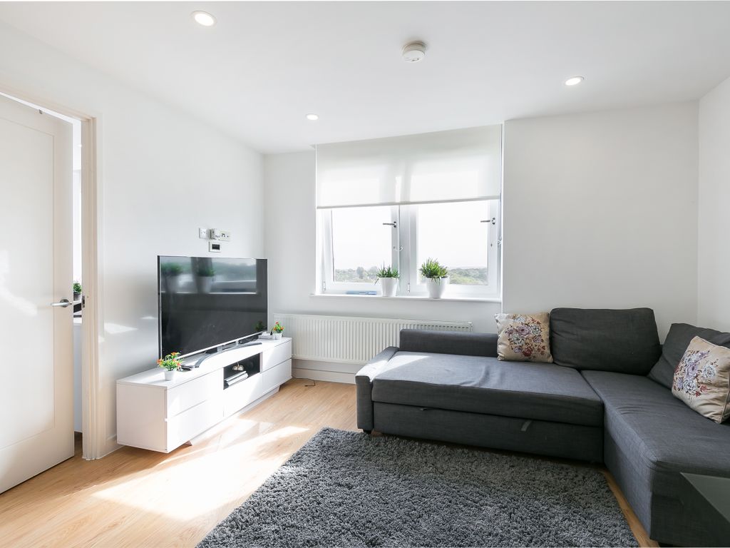 2 bed flat to rent in Trafford House, Cherrydown East, Basildon SS16, £ ...