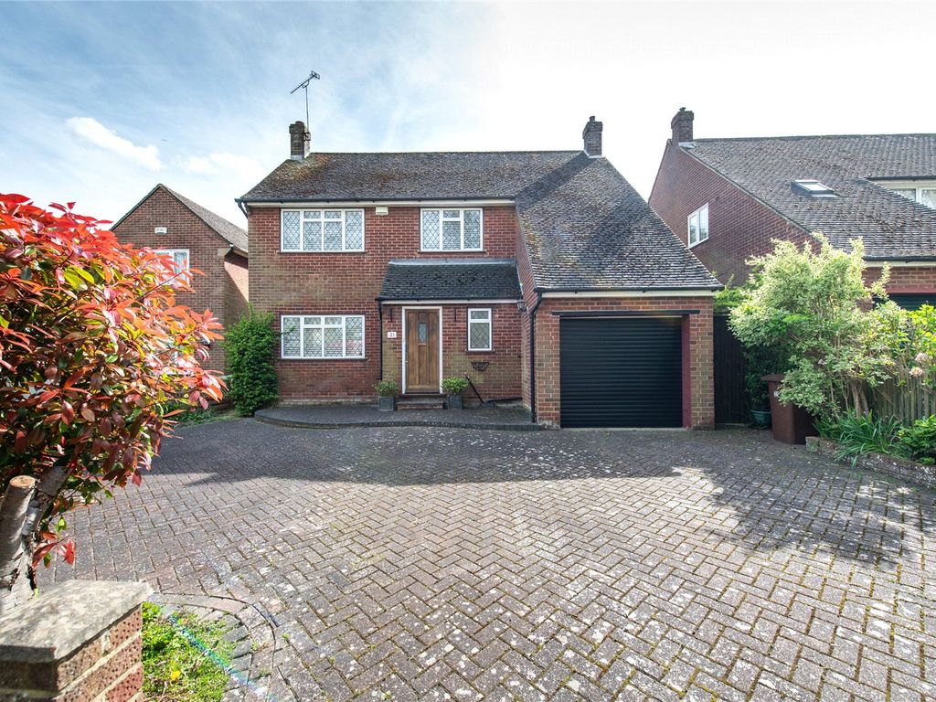 4 Bed Detached House For Sale In The Shades Rochester Kent Me2 £