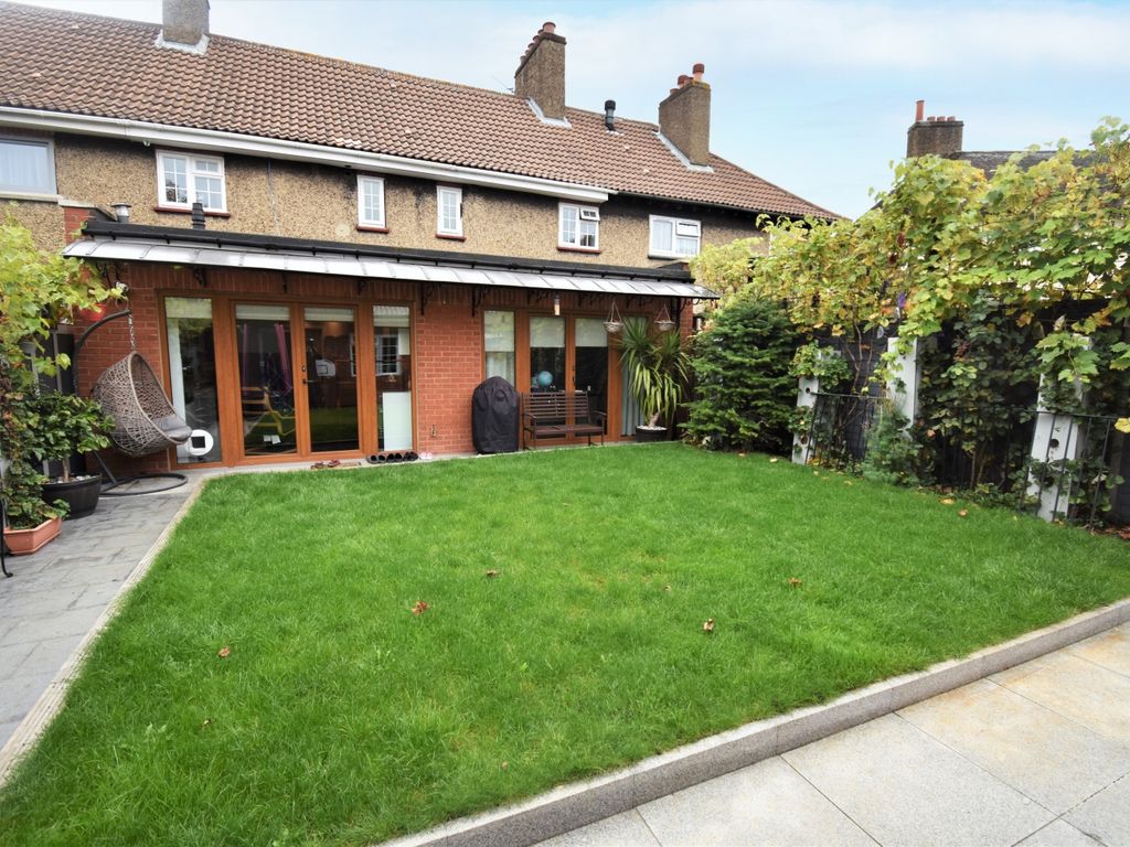 6 bed terraced house to rent in Froissart Road, London SE9, £2,650 pcm ...