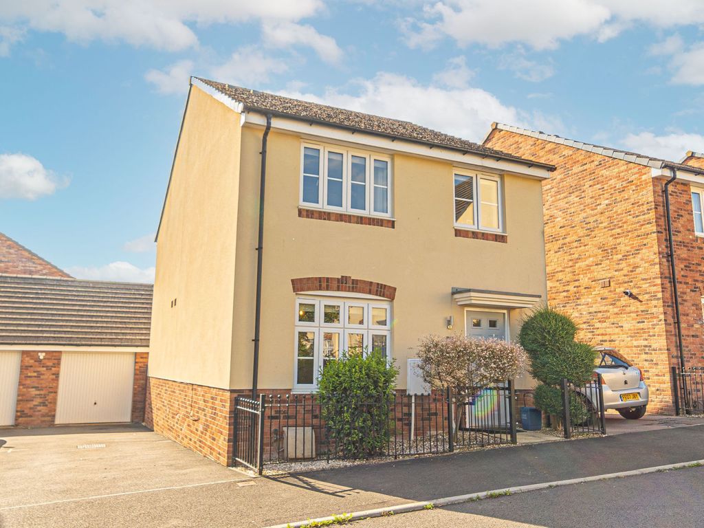 4 bed property for sale in Clos Ystwyth, Caldicot NP26, £380,000 - Zoopla