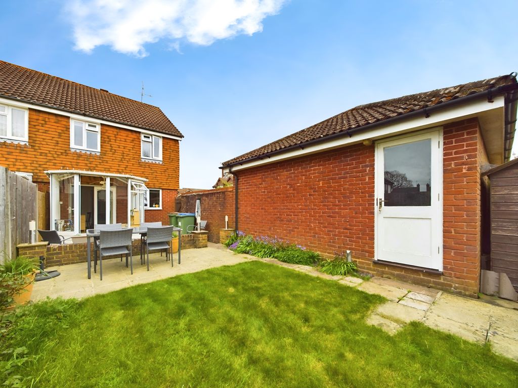 3 Bed Semi Detached House For Sale In Earlswood Close Horsham Rh13 £