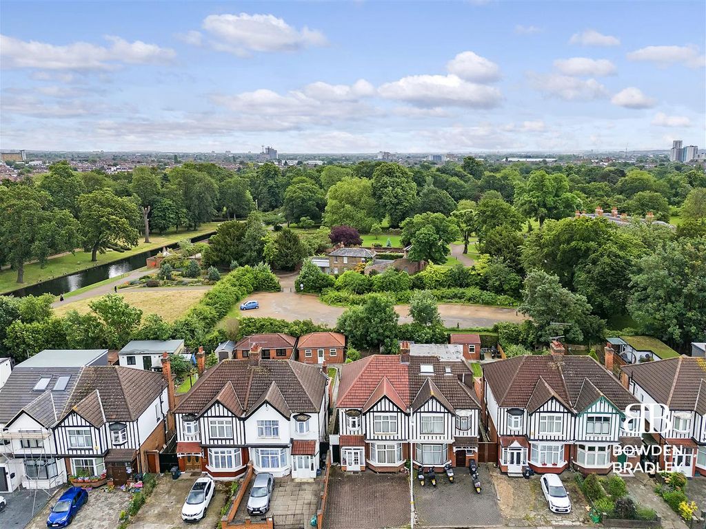 3 bed semi-detached house for sale in Cranbrook Road, Ilford IG2, £ ...