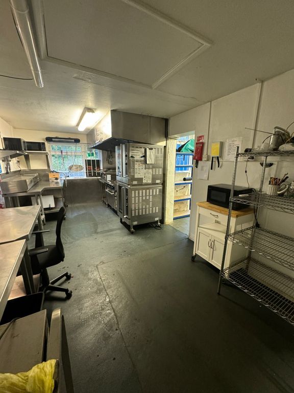 Light industrial to let in Colne Way, Watford WD24, £12,000 pa - Zoopla