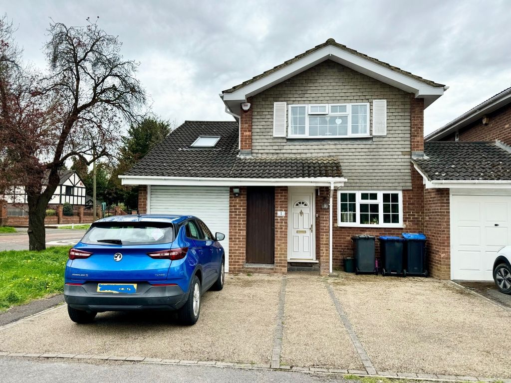 4 bed detached house for sale in Bourne Meadow, Egham, Surrey TW20, £ ...