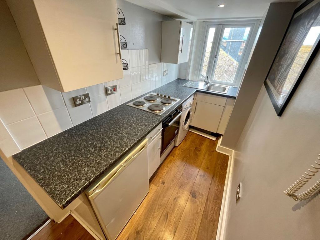 1 bed flat for sale in Flat 7, 8 High Street, Littlehampton, West ...