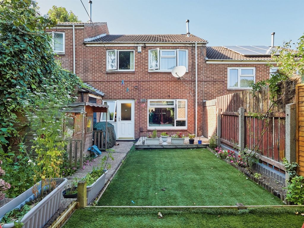 2 bed terraced house for sale in Ashwell Gardens, Nottingham NG7, £ ...