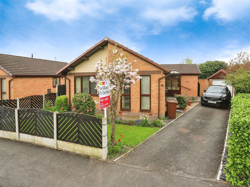 3 bed detached bungalow for sale in Ridings Way, Lofthouse Gate ...