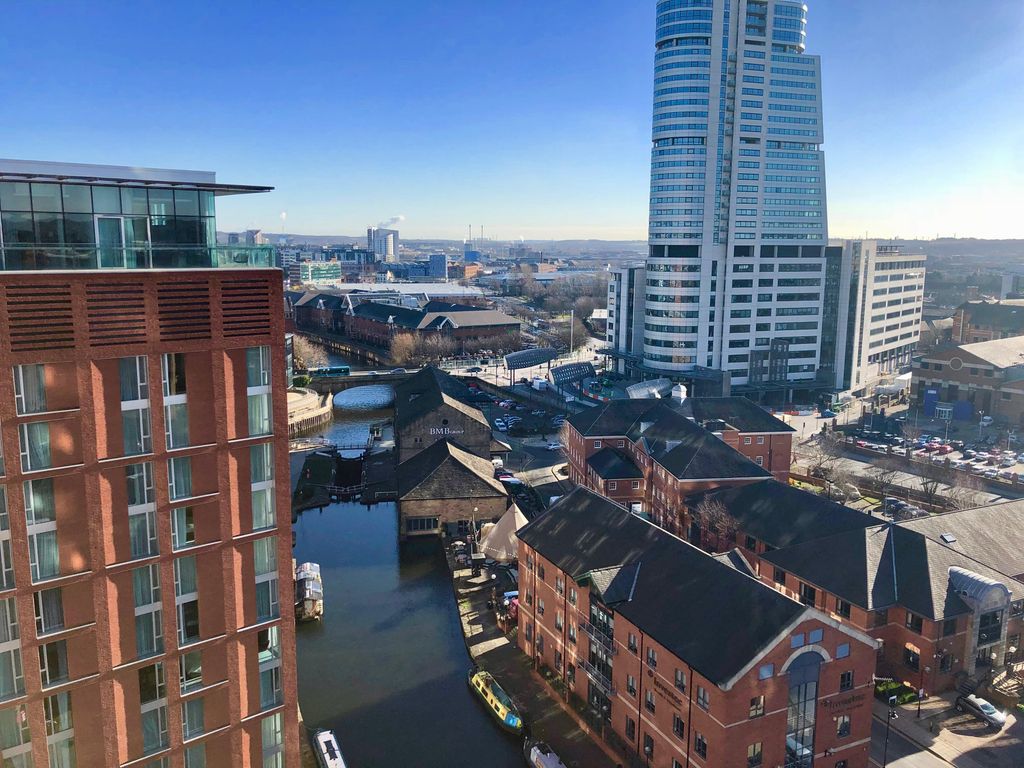 2 bed flat to rent in Wharf Approach, Leeds, West Yorkshire, UK LS1 ...